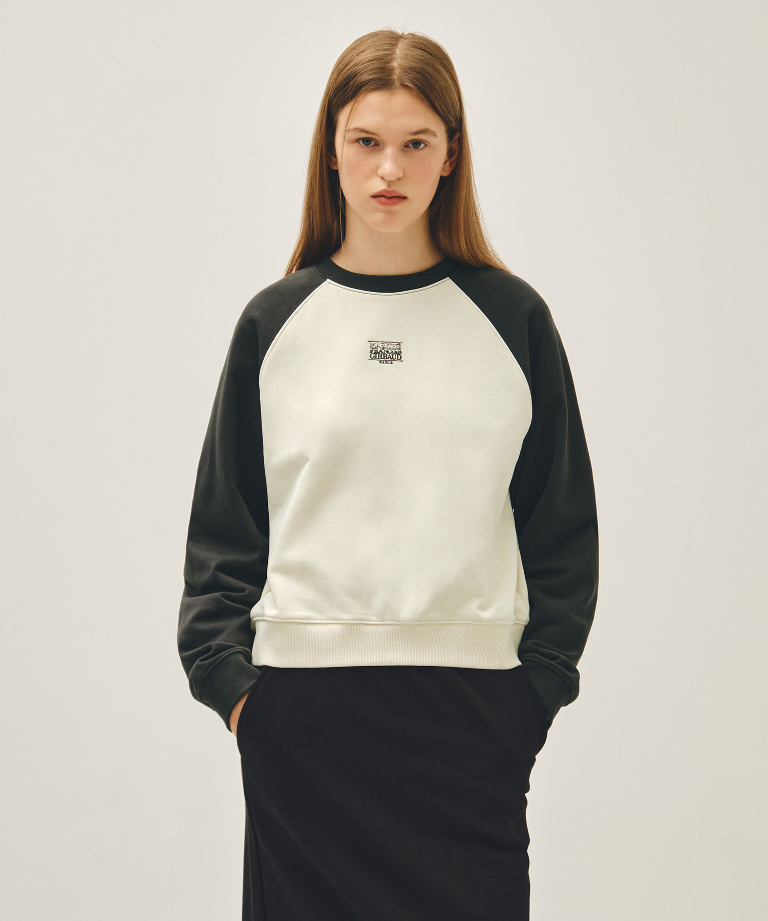 W BLOCK CLASSIC LOGO RAGLAN CROP SWEATSHIRT charcoal - MARITHÉ+FRANҪOIS ...